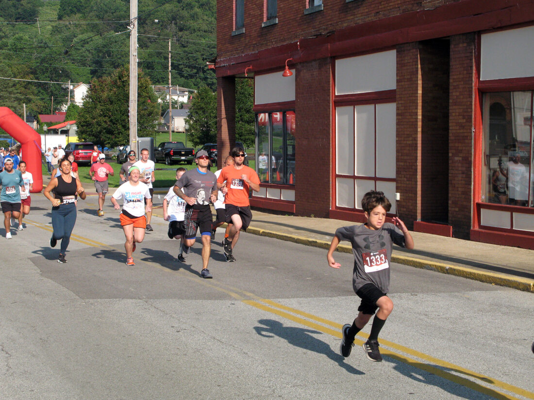Many showed their colors for cancer run | News, Sports, Jobs - The ...